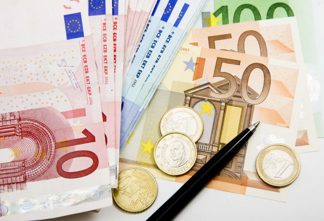 Izplačila socialnih transferjev v letu 2024: Vsi datumi in termini - MojPrihranek.si